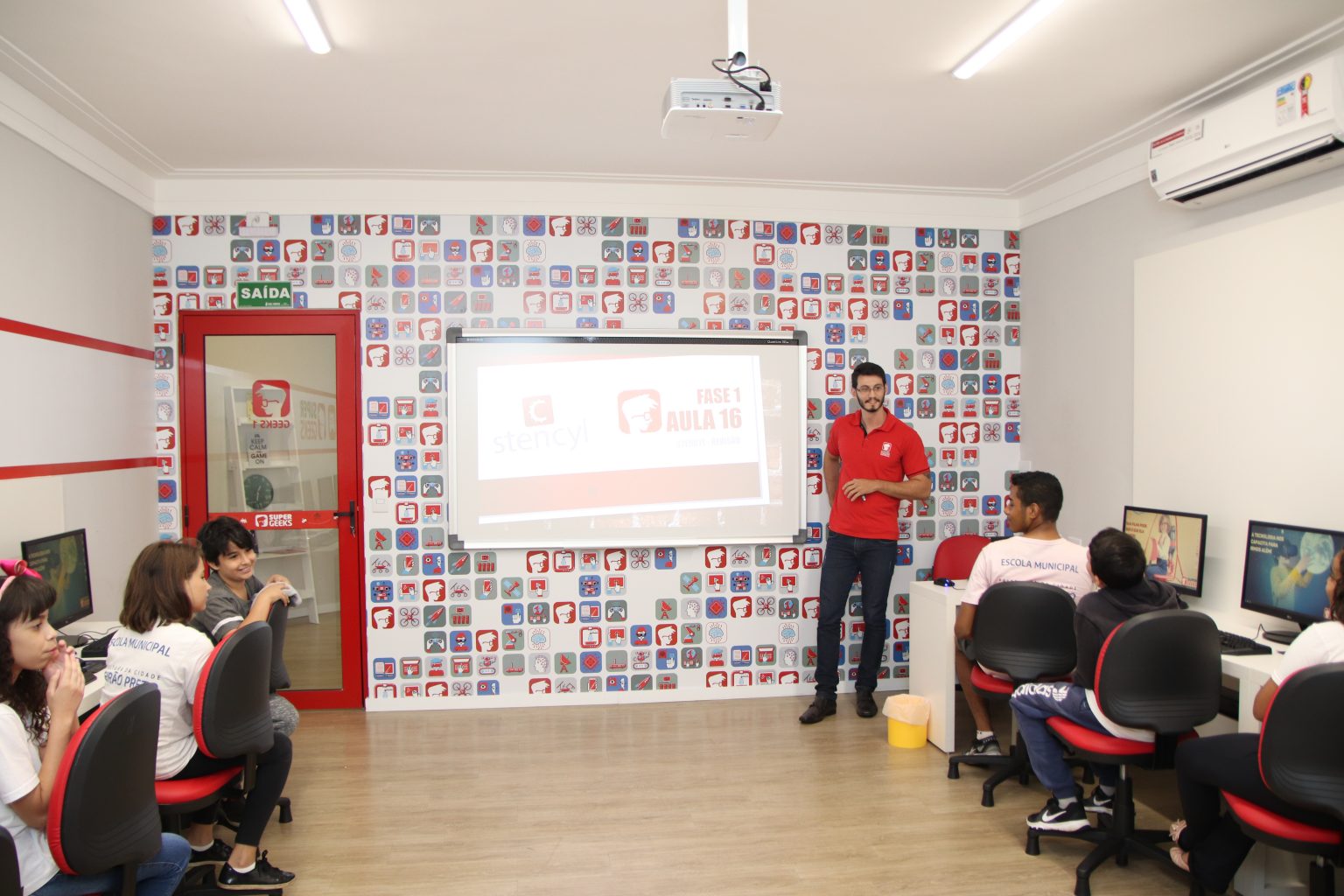 Sala de aula digital: o que é e como criar? - MOVPLAN