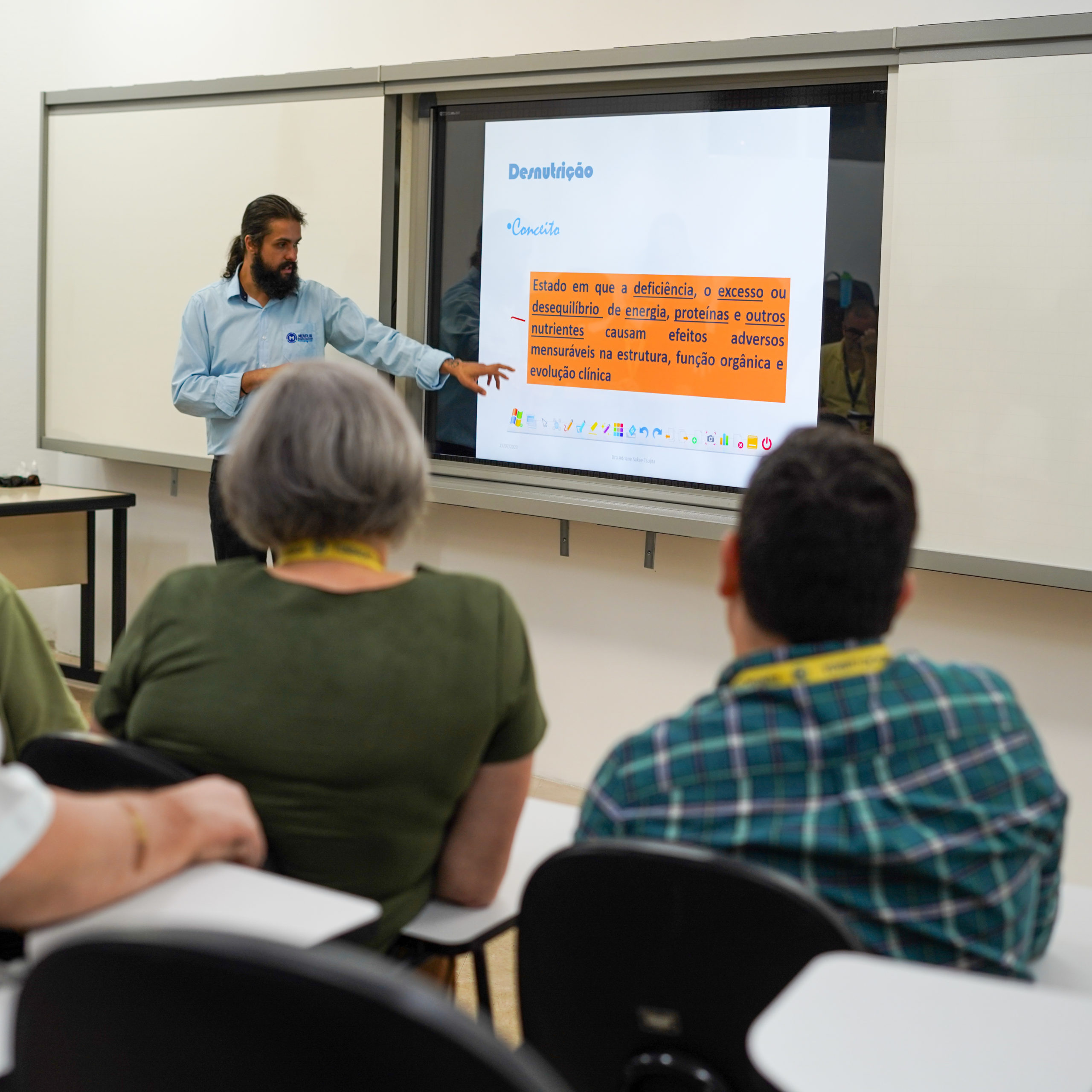 TV interativa: transformando o ensino com tecnologia touchscreen